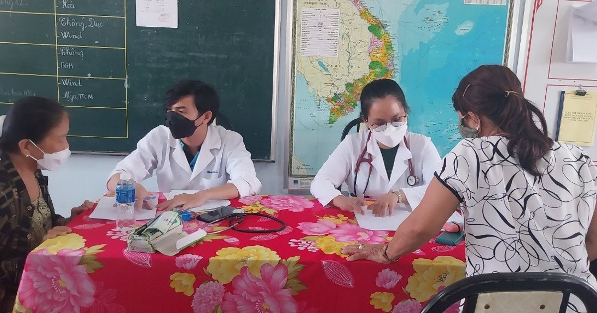 Khám chữa bệnh miễn phí cho 300 người ở Đức Linh