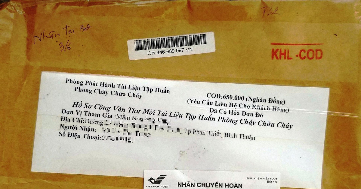 Tái diễn chiêu trò giả danh cảnh sát lừa bán sách nghiệp vụ phòng cháy...