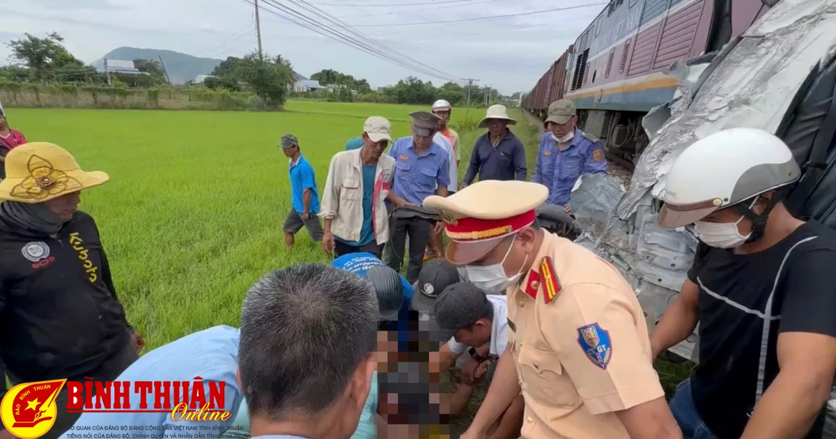 Tài xế kẹt trong ô tô vụ tàu hỏa tông đã tử vong